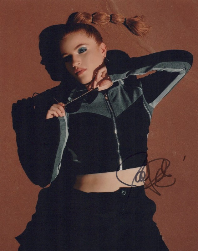 Jade Patteri autograph, item FP652460