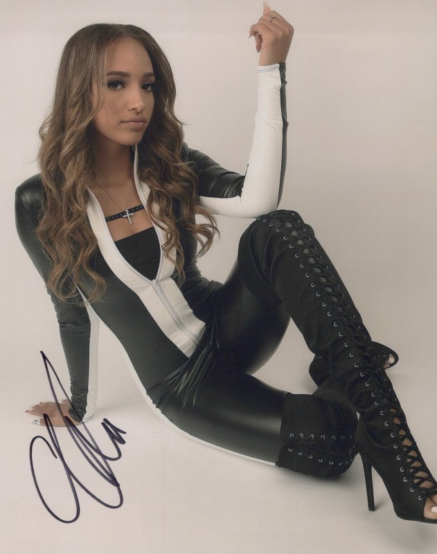 Alectra Cox autograph, item FP613402