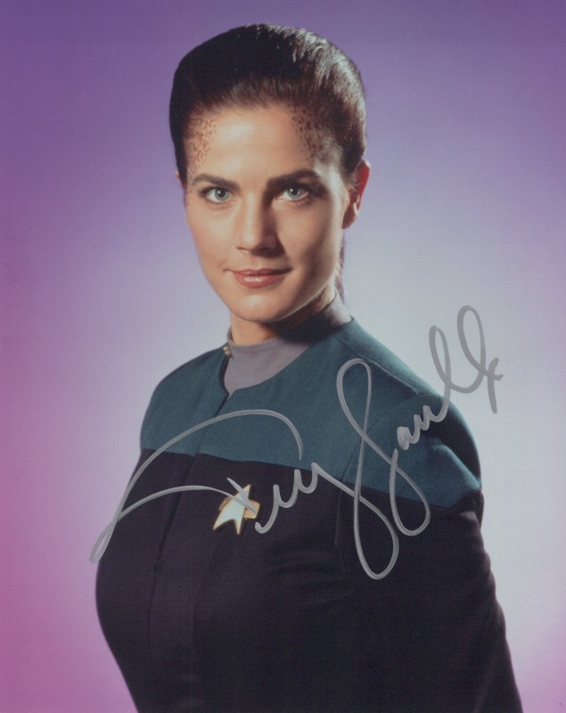 Terry Farrell autograph, item FP473405
