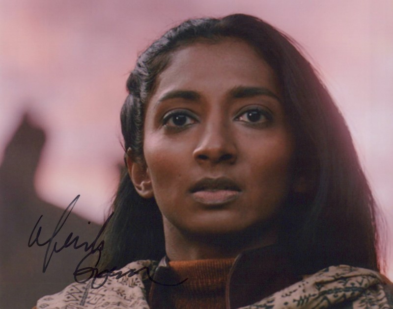 Menik Gooneratne autograph, item FP598264