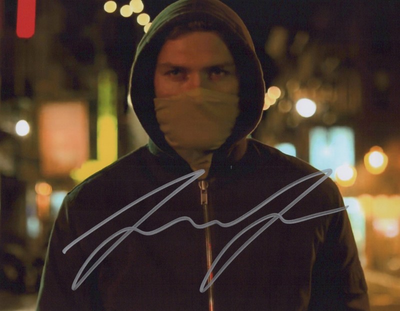 Finn Jones autograph, item FP774339