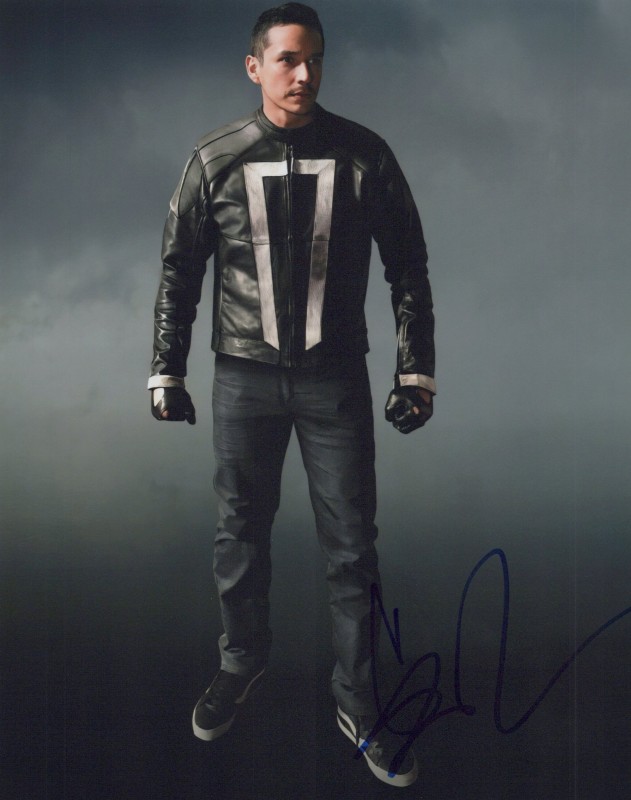 Gabriel Luna autograph, item FP777109