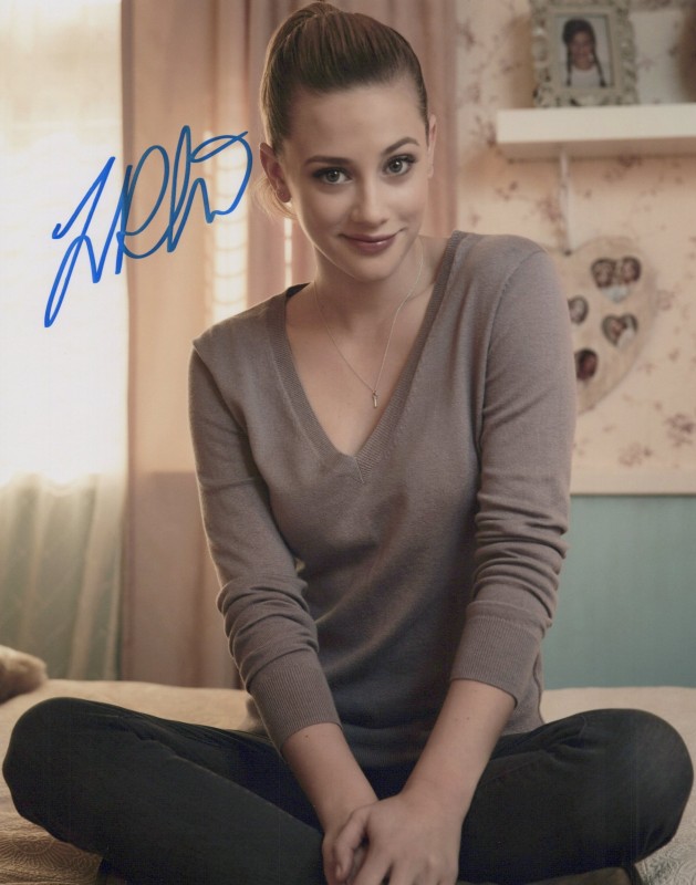 Lili Reinhart autograph, item FP863661