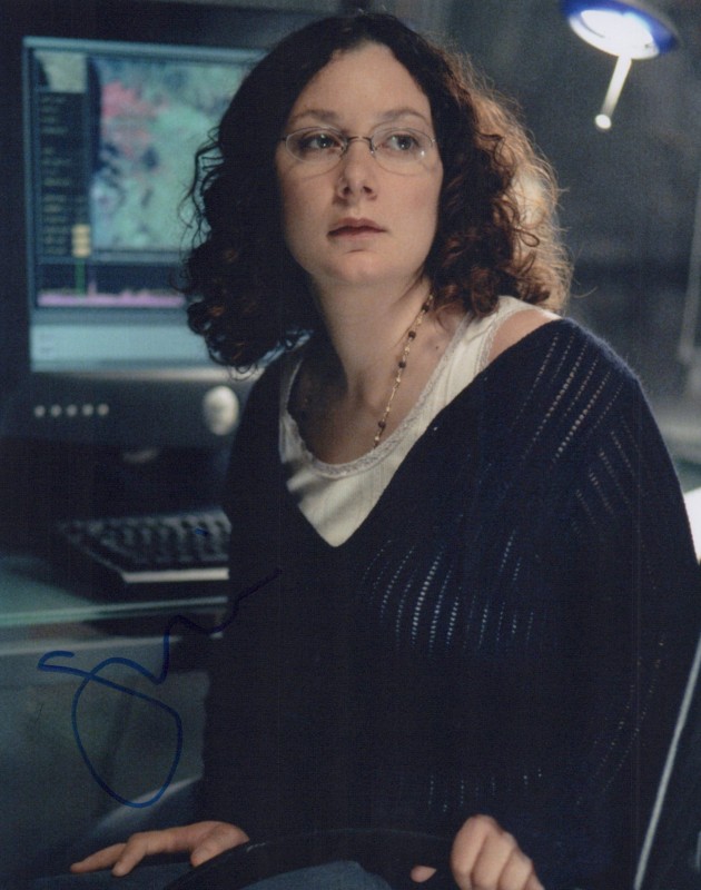 Sara Gilbert autograph, item FP613810