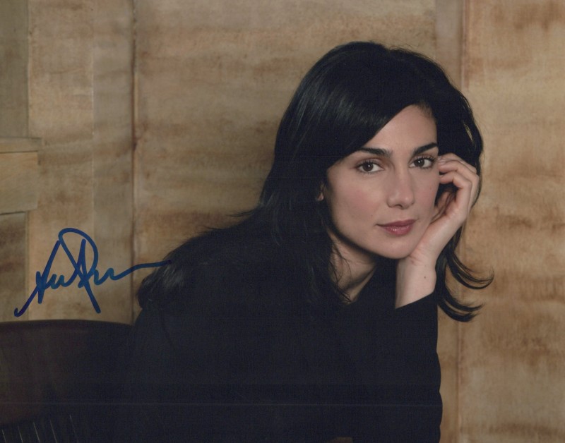 Annie Parisse autograph, item FP591136