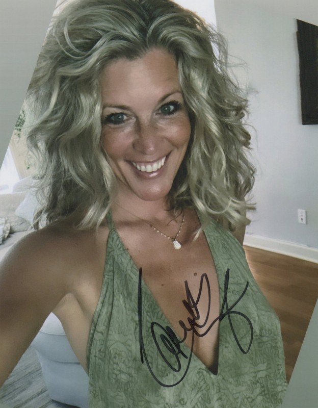 Laura Wright autograph, item FP631109