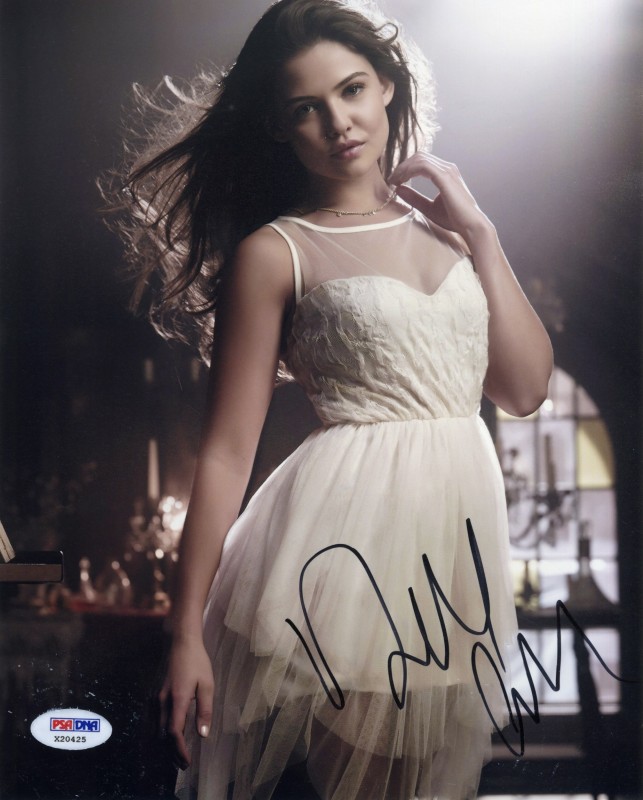 Danielle Campbell autograph, lot 142