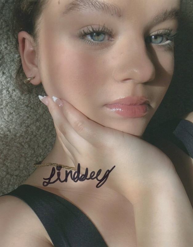 Lindsey Keefe autograph, item FP839301