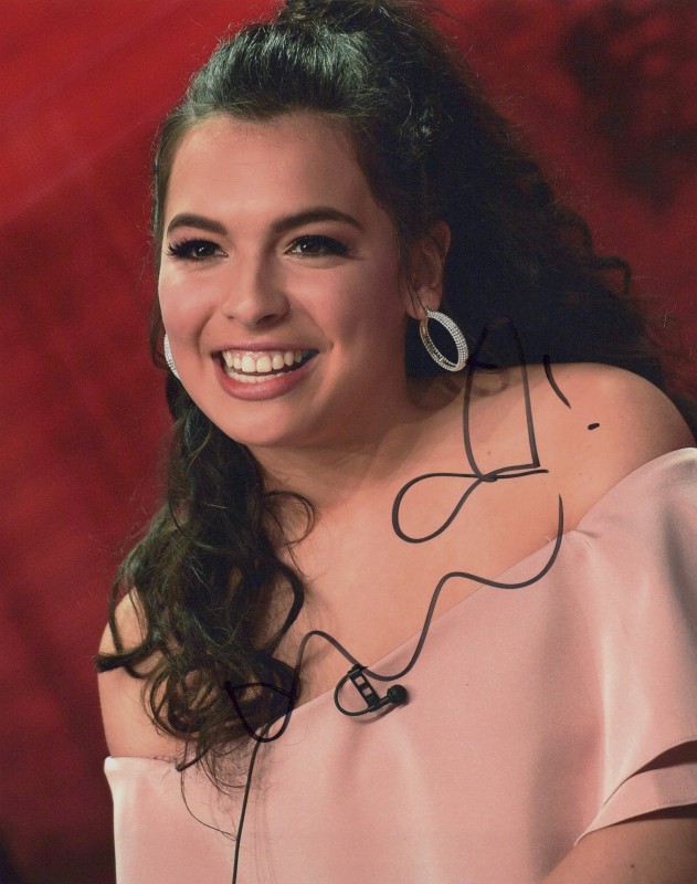 Isabella Gomez autograph, item FP707219