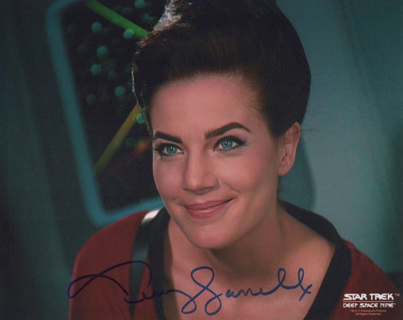 Terry Farrell autograph, item AW16063