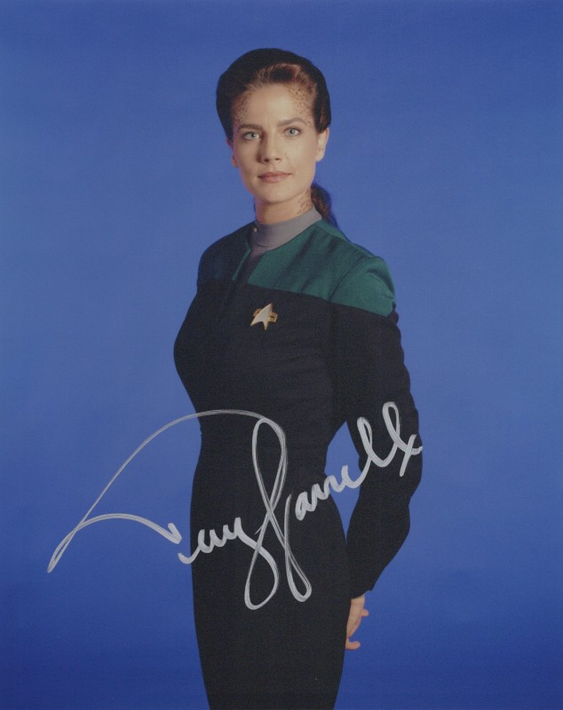 Terry Farrell autograph, item AW16070