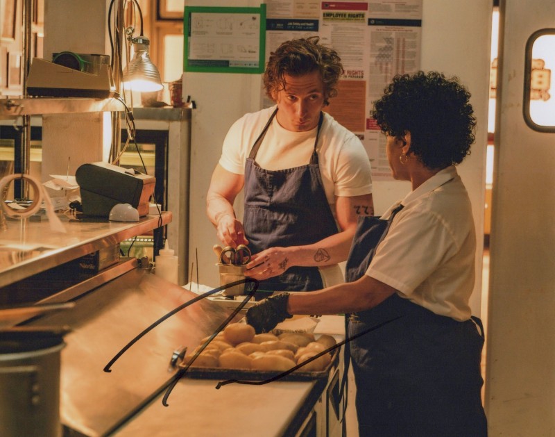 Jeremy Allen White autograph, item FP787726