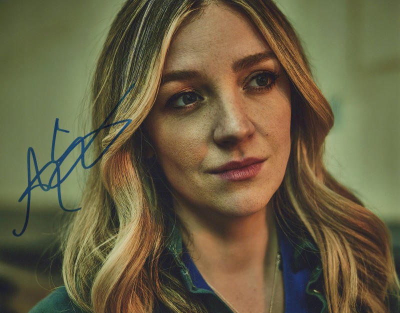 Abby Elliott autograph, item FP817221