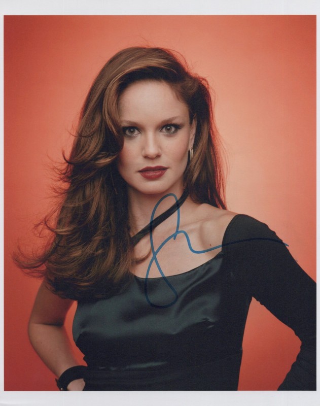 Sarah Wayne Callies autograph, lot 118