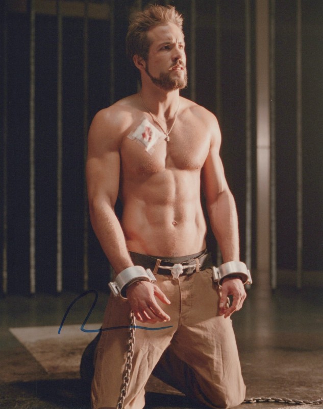 Ryan Reynolds autograph, item FP855508