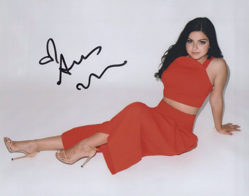 Ariel Winter autograph, item FP922557