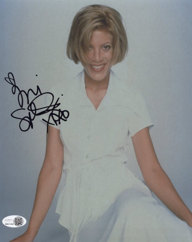 Tori Spelling autograph, item FP932018